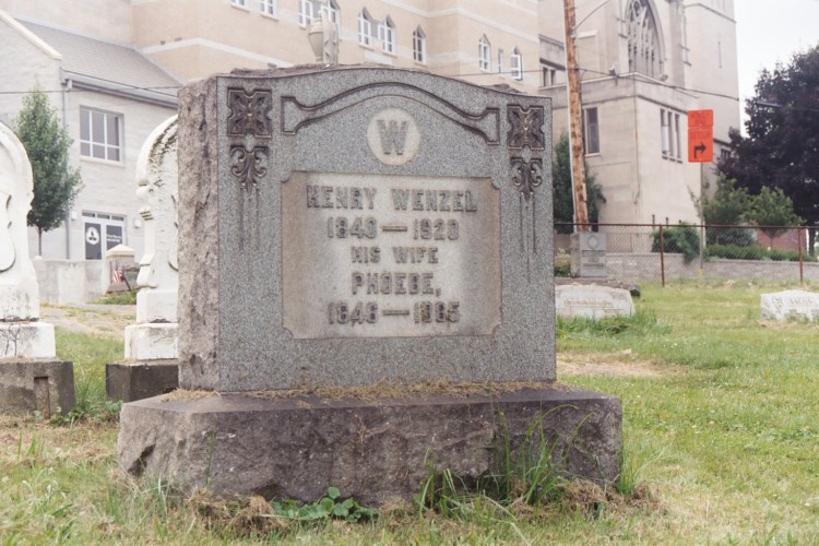 Wenzel Tomb – St. Clair Cemetery